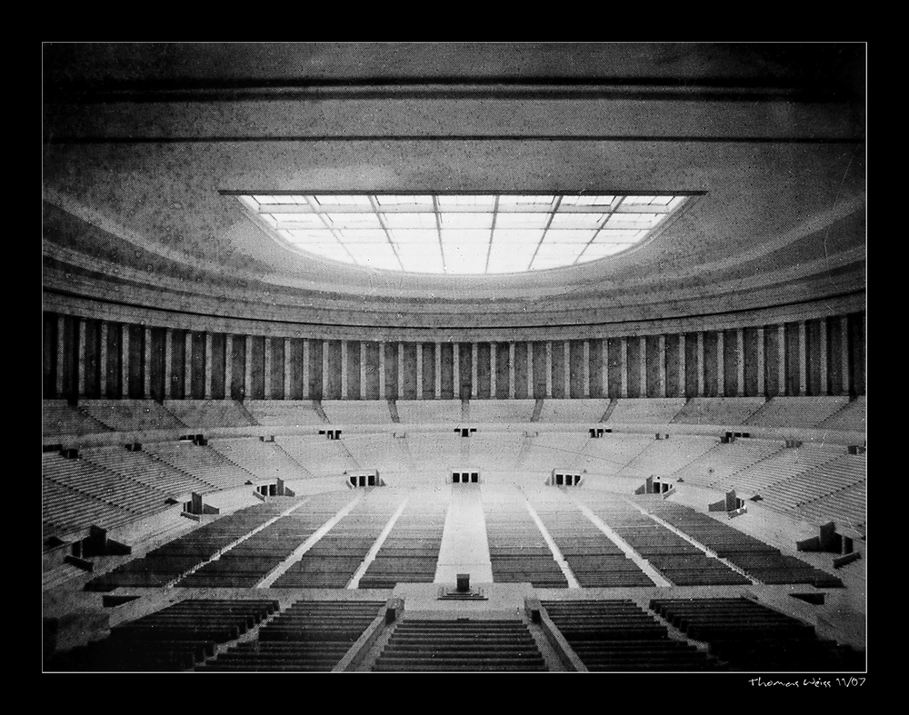 Große Halle Foto & Bild | reportage dokumentation, krieg und seine folgen, motive Bilder auf ...