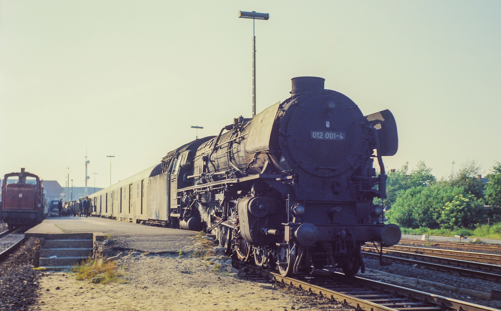 012 001 vor D 820 Foto & Bild | sylt, bahnhof, bahnsteig Bilder auf fotocommunity