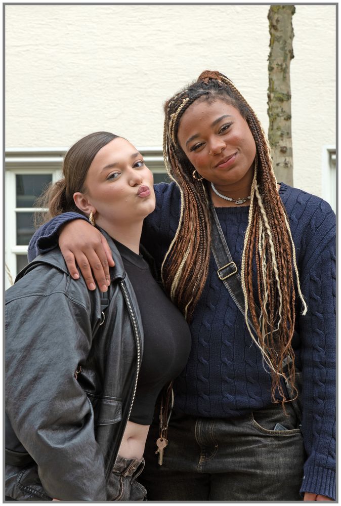 08.10.2023 ## Fotowalk - Street Freundinnen ## Foto & Bild | erwachsene menschen, portrait ...