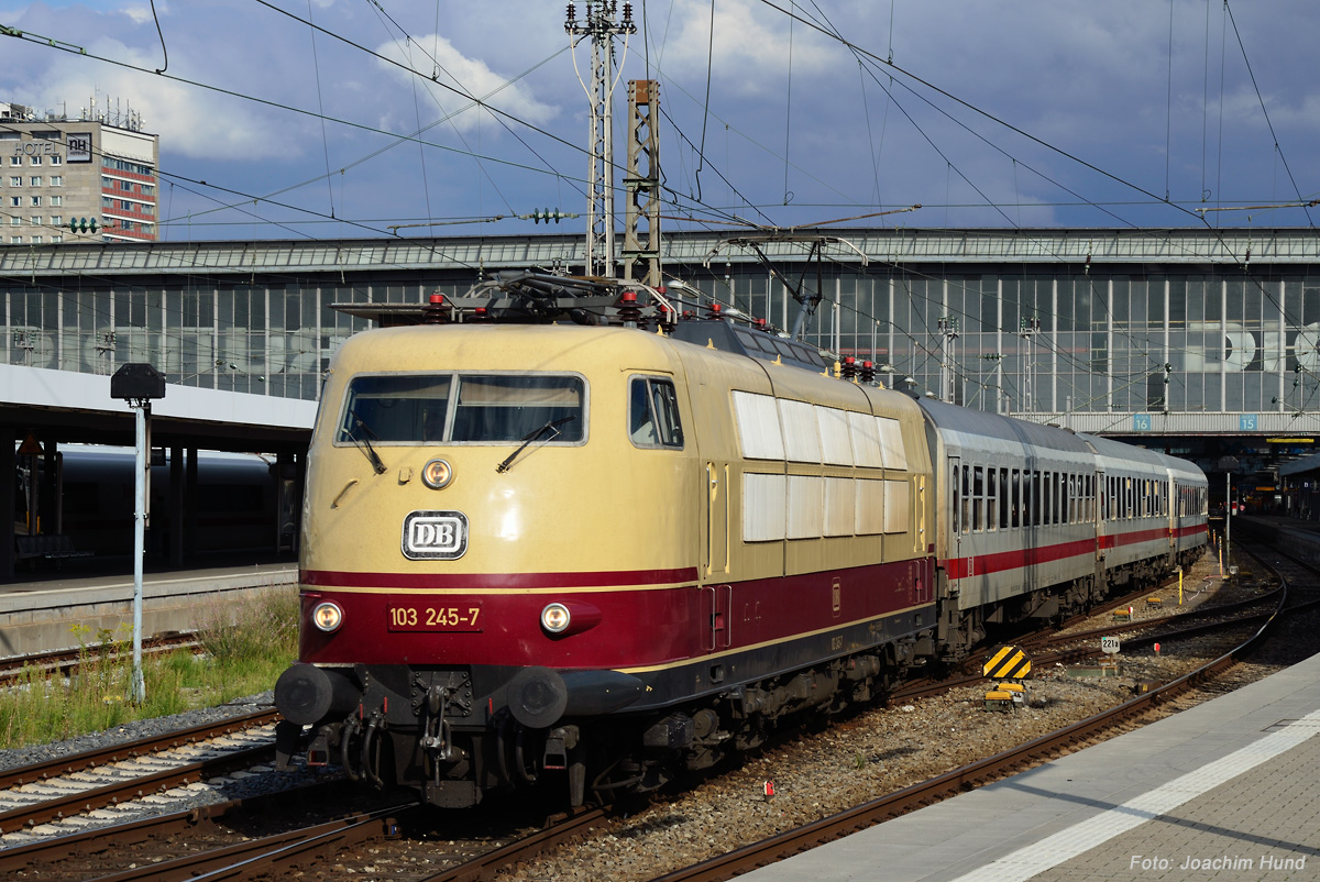 103 245 mit IC 2094 in München Foto & Bild | züge, eisenbahn, verkehr ...
