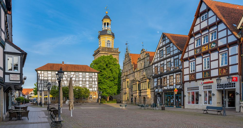 1395TZ Rinteln Ratskeller und Kirche am Marktplatz Foto & Bild | world ...