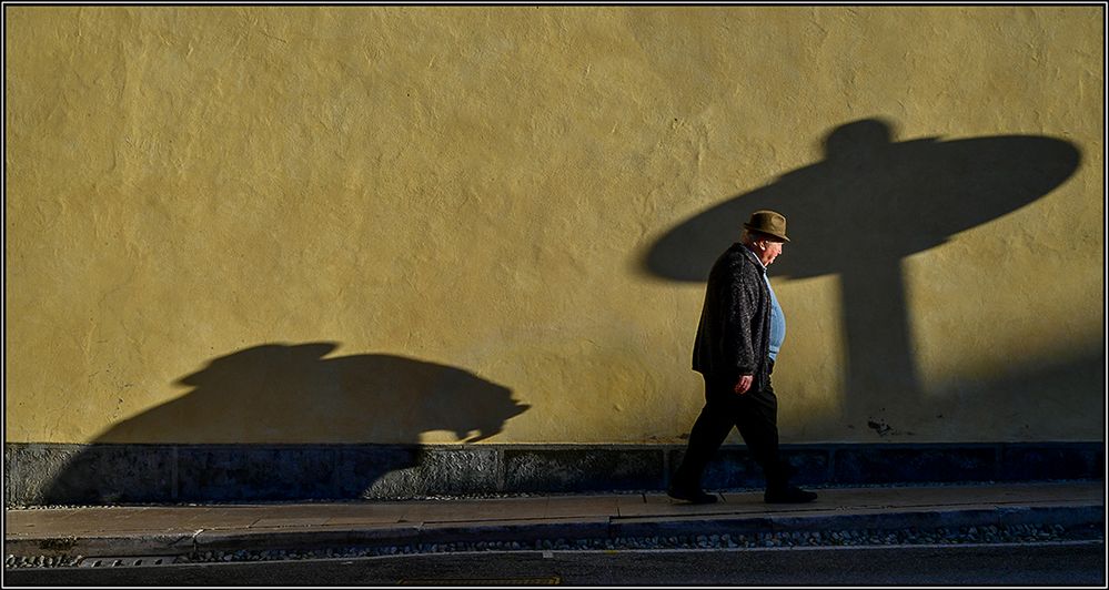 1734 Foto & Bild | experimente, streetfotografie mit menschen, schatten Bilder auf fotocommunity