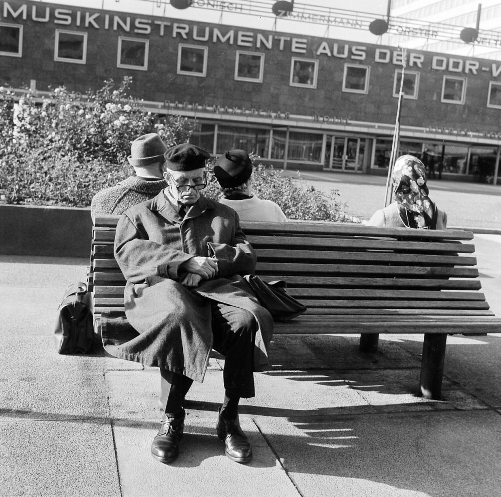 1970 - DDR Dresden Foto & Bild | erwachsene menschen, alltagsereignisse, menschen in der ...