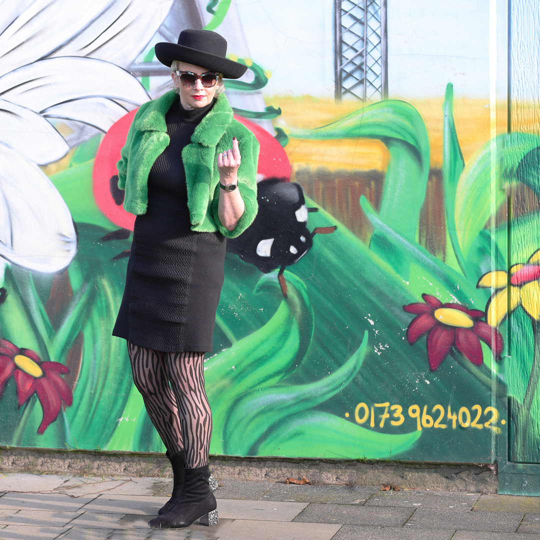 2021_Ursula_Graffity_HBW_7605_c Foto & Bild | portrait, hut, menschen ...