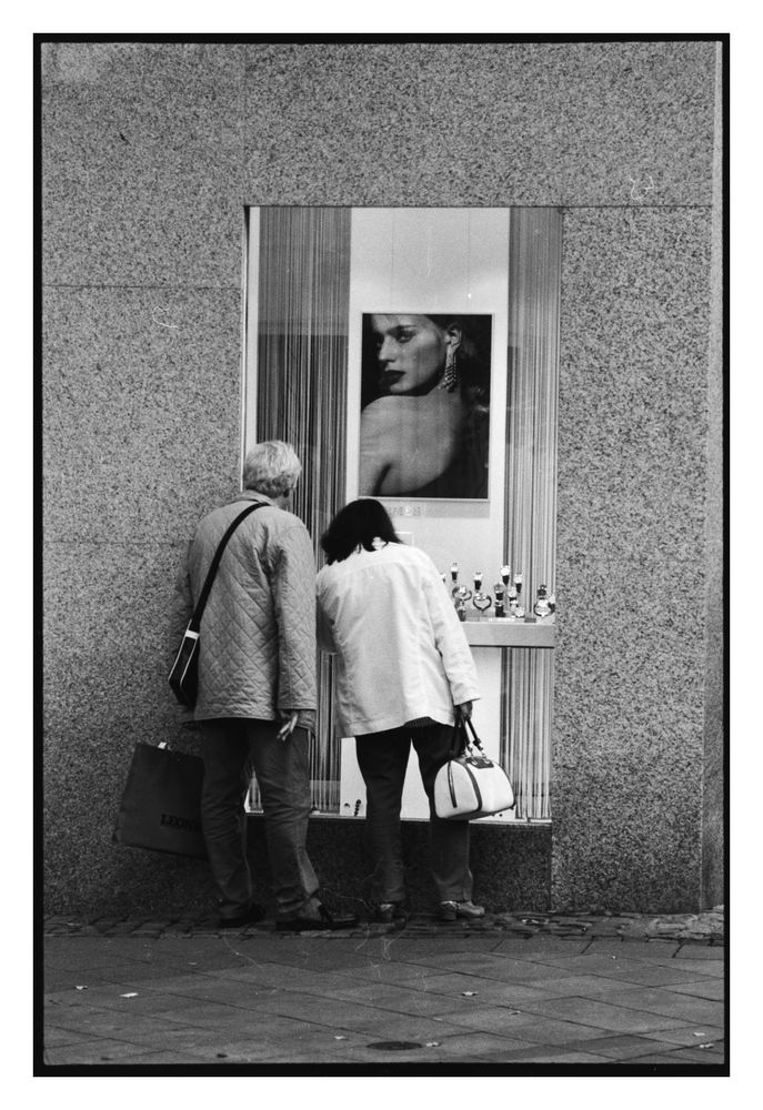 Foto & Bild | streetfotografie mit menschen, kommunikation; grafik; szenen;, aachen Bilder auf ...