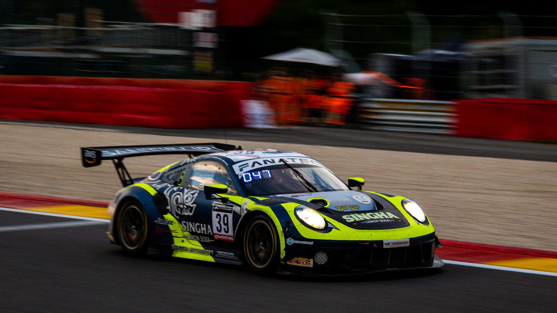 #39 Porsche 911 GT3-R (991.II) by Singha Racing Team TP Foto & Bild ...