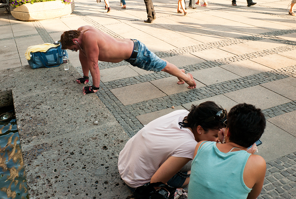 - Foto & Bild | streetfotografie mit menschen, kommunikation; grafik; szenen;, menschen Bilder ...