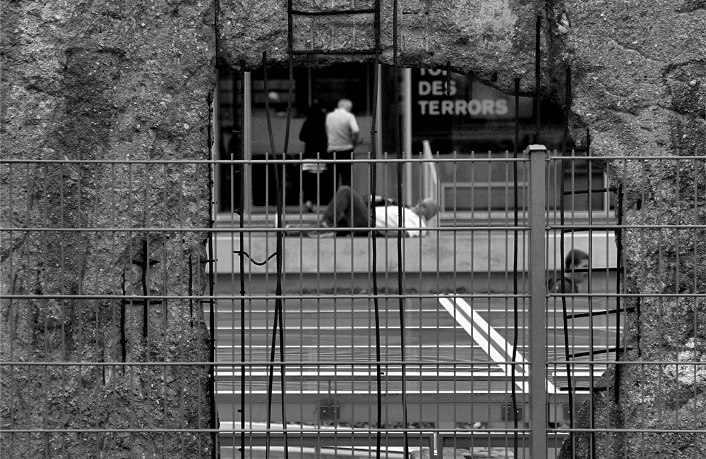 50 Jahre Mauerbau Foto & Bild | streetfotografie mit menschen, berliner ...