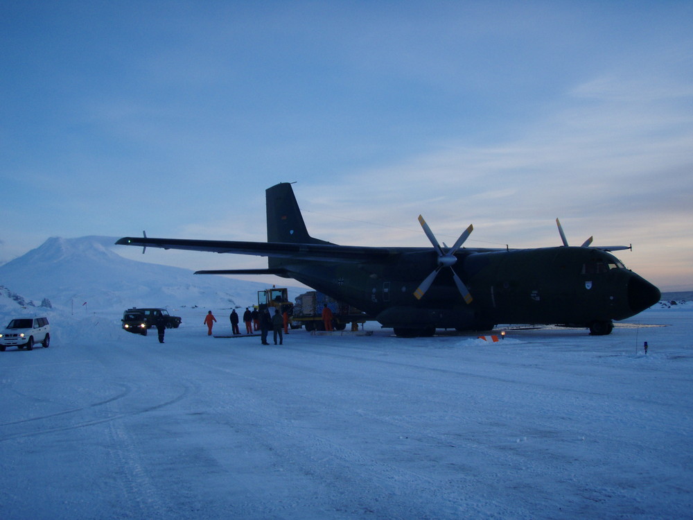 50+75 auf Jan Mayen Foto & Bild | luftfahrt, militärfliegerei, verkehr ...