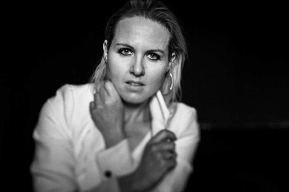 A Foto And Bild Erwachsene Menschen Portrait Portrait Frauen Bilder