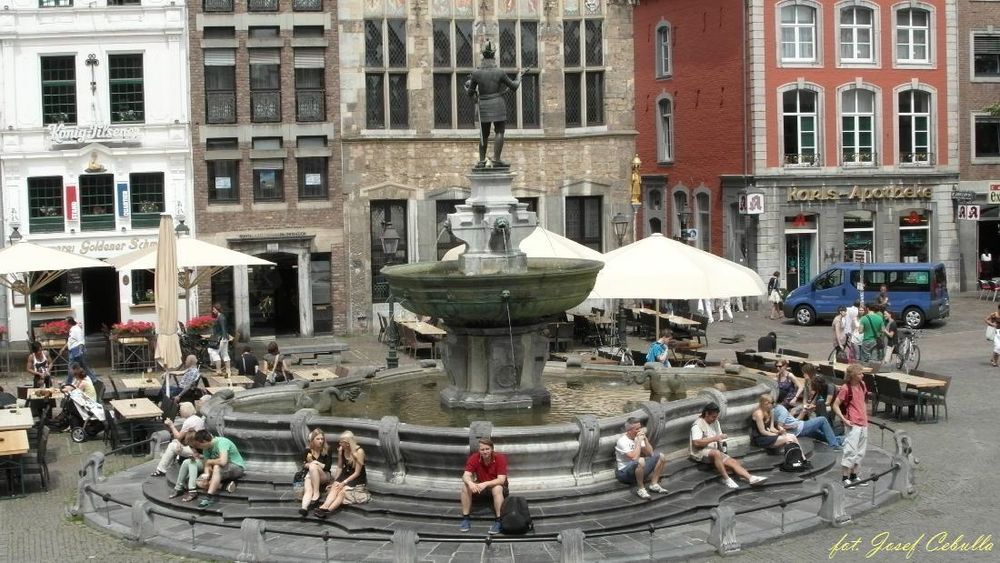 Aachen - Markt - Karlsbrunnen Foto & Bild | architektur, motive Bilder ...