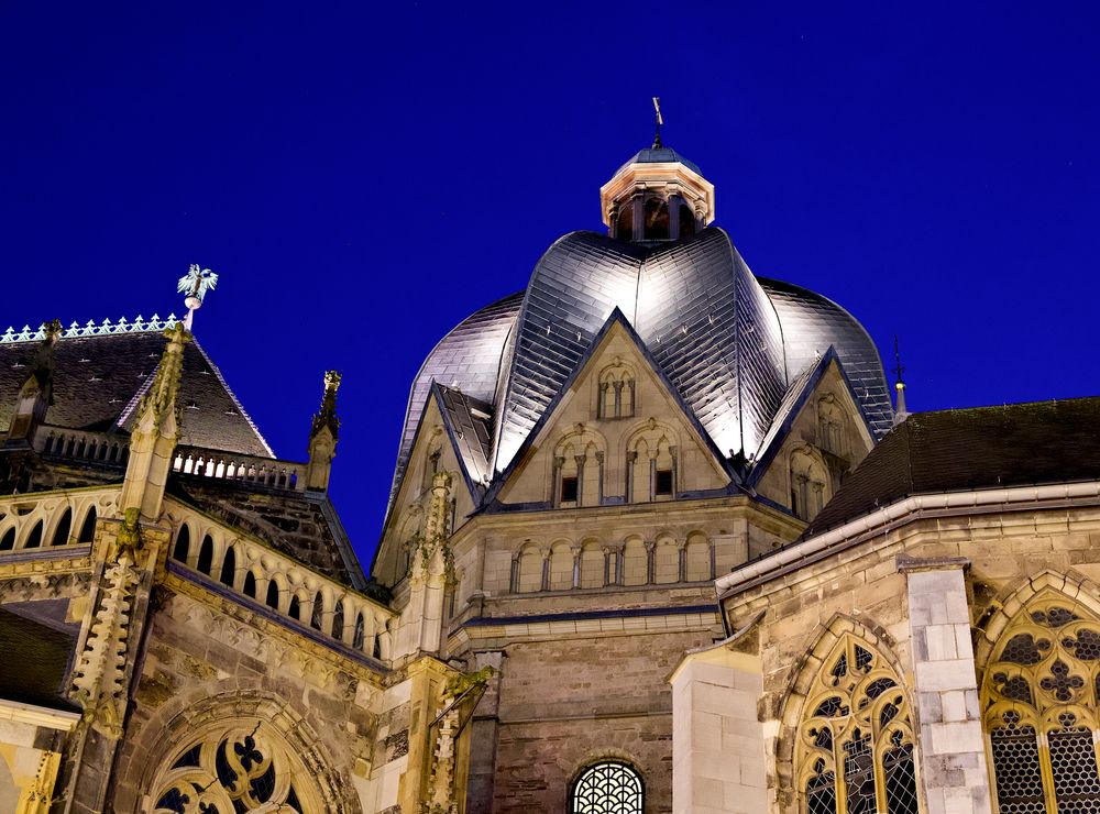 Aachener Dom 1 Foto & Bild | architektur, architektur bei nacht, stadtbilder Bilder auf ...