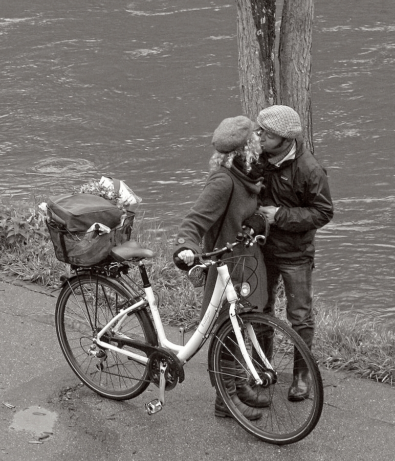 Aare Lovers Foto & Bild | erwachsene menschen, streetfotografie mit ...