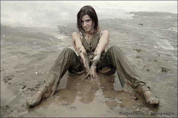 ab in den schlamm:) Foto & Bild | erwachsene, menschen Bilder auf ...