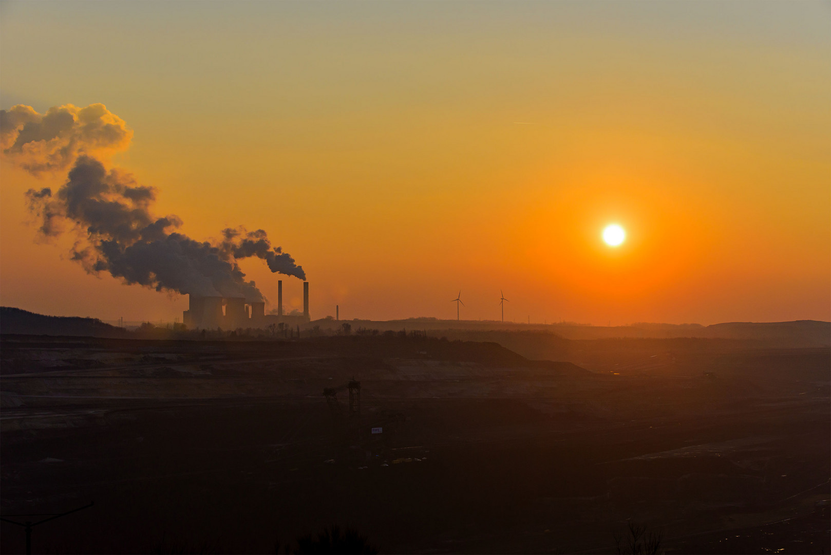 abendlicher Blick über das "Loch" Foto & Bild | industrie und technik ...