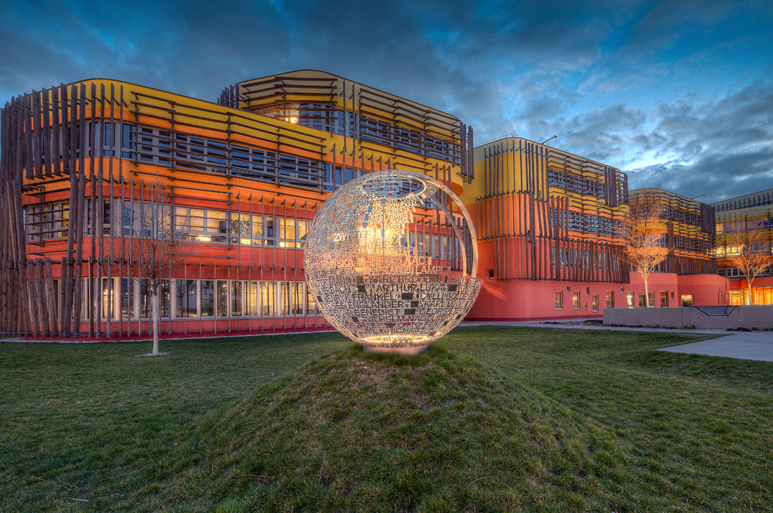 Abends am Campus Foto & Bild | architektur, architektur bei nacht ...