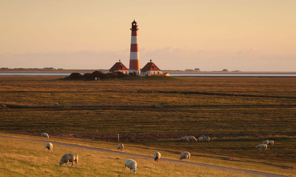 Abendstimmung am Westerhever Leuchtturm Foto & Bild | deutschland ...