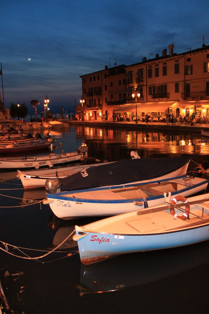 Abendstimmung im Hafen von Lazise I Foto & Bild | europe, italy, vatican city, s marino, italy ...