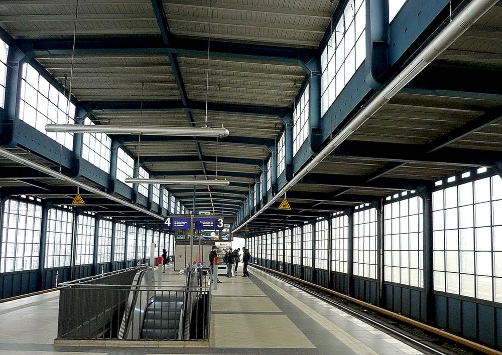 Abfahrt von Gleis 3 Foto & Bild | architektur, bahnhöfe & gleise ...