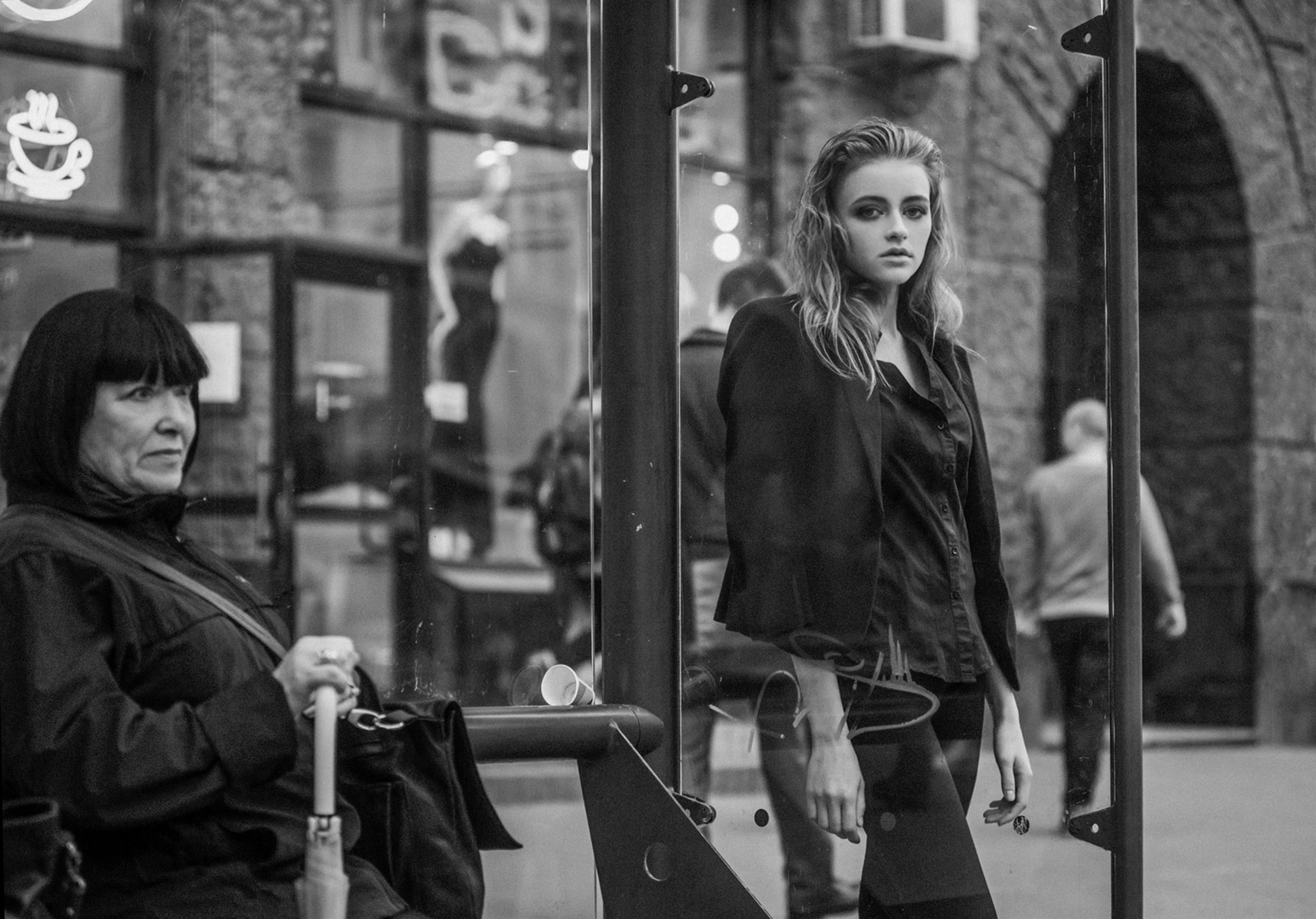 About woman Foto & Bild | menschen, portrait, street Bilder auf fotocommunity