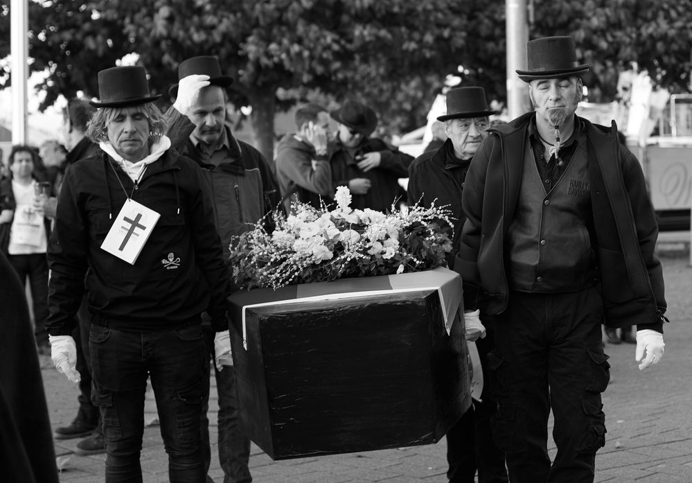 Abschied. Foto & Bild | dokumentation, emotionen, menschen Bilder auf ...