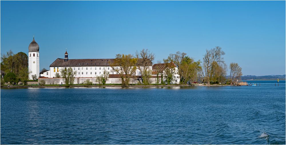 Abtei Frauenwörth auf der Fraueninsel im Chiemsee Foto & Bild | world, kloster, bayern Bilder ...