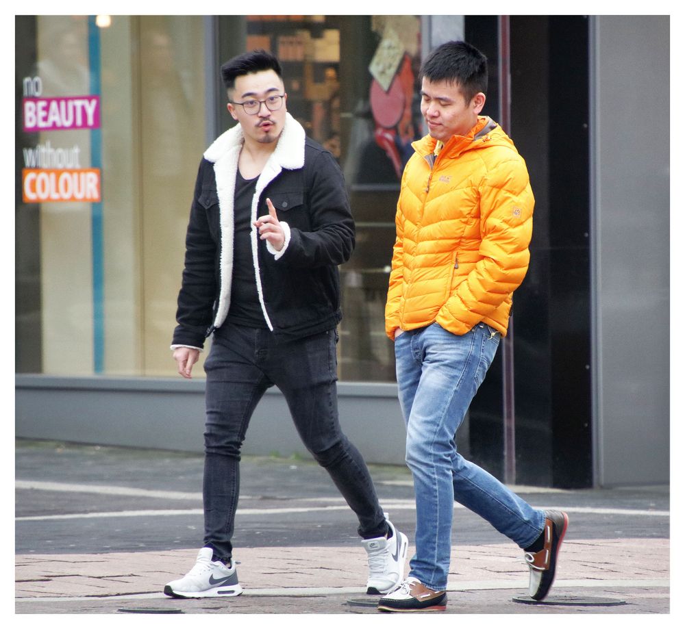 Achtung! Foto & Bild | erwachsene menschen, streetfotografie mit menschen, zwei menschen Bilder ...