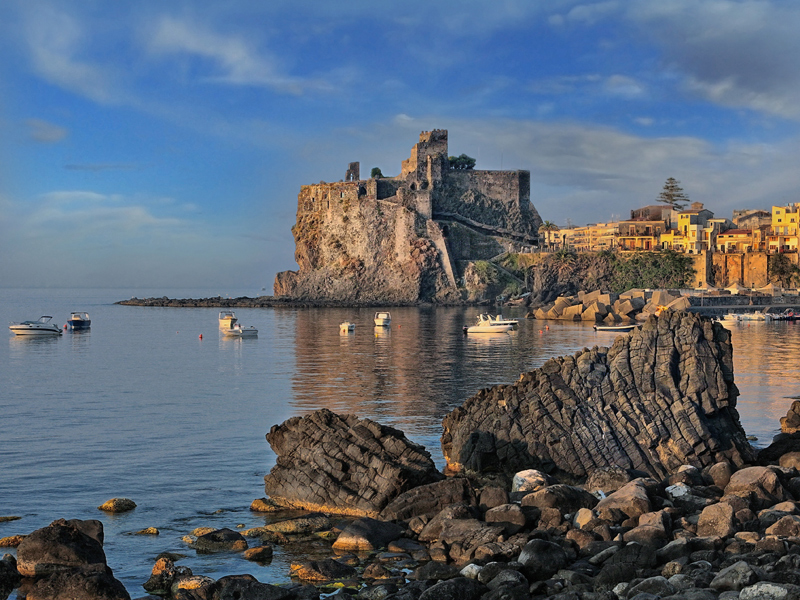 Aci Castello in the morning Foto % Immagini| paesaggi, formato ...