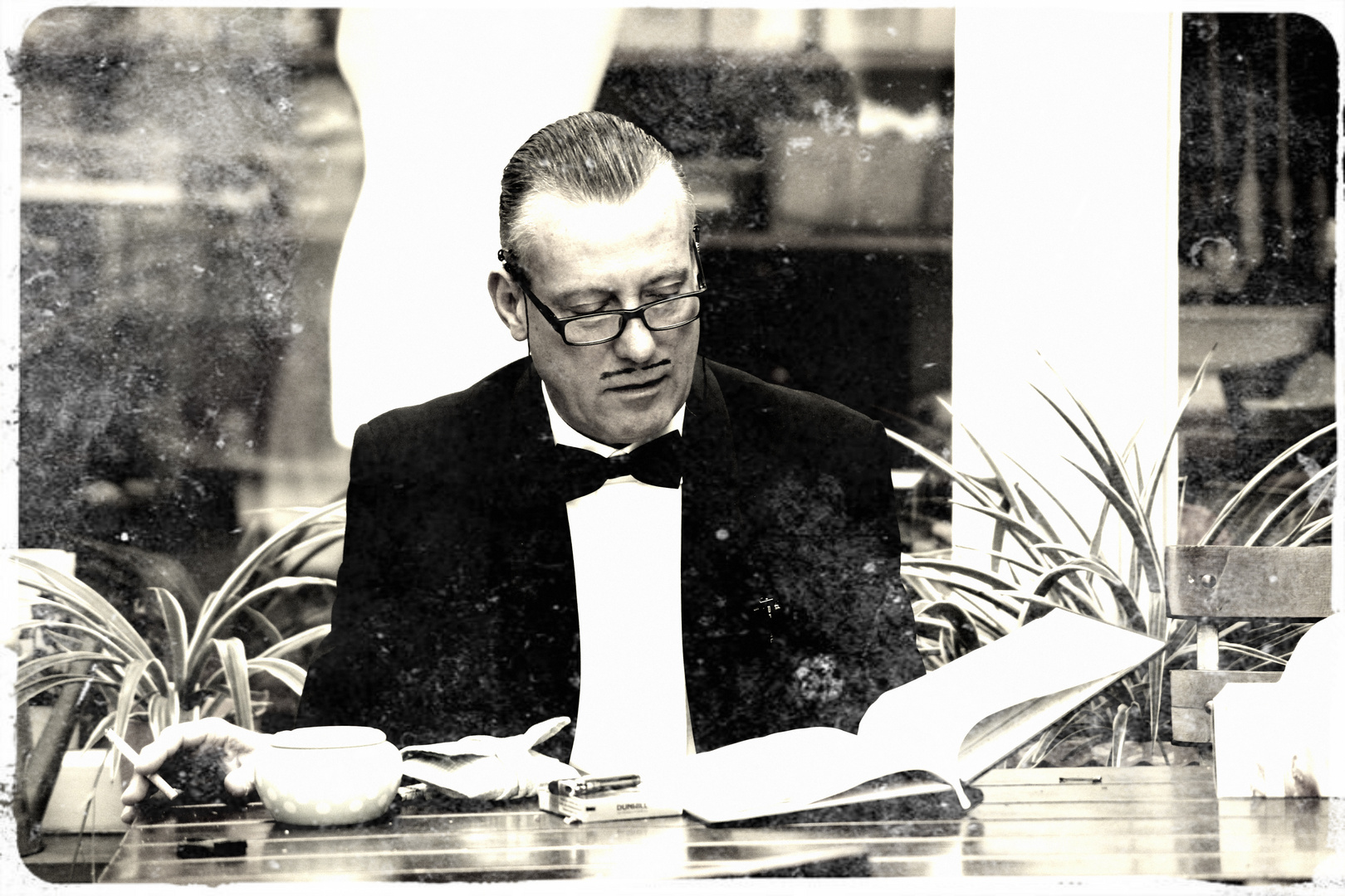 Actor between scenes Foto & Bild | kunstfotografie & kultur, theater ...