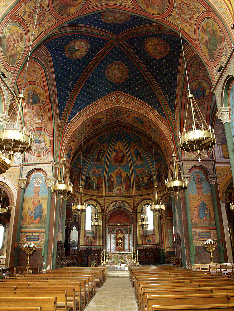 Agen - Cathédrale St Caprais - La nef et le choeur photo et image ...