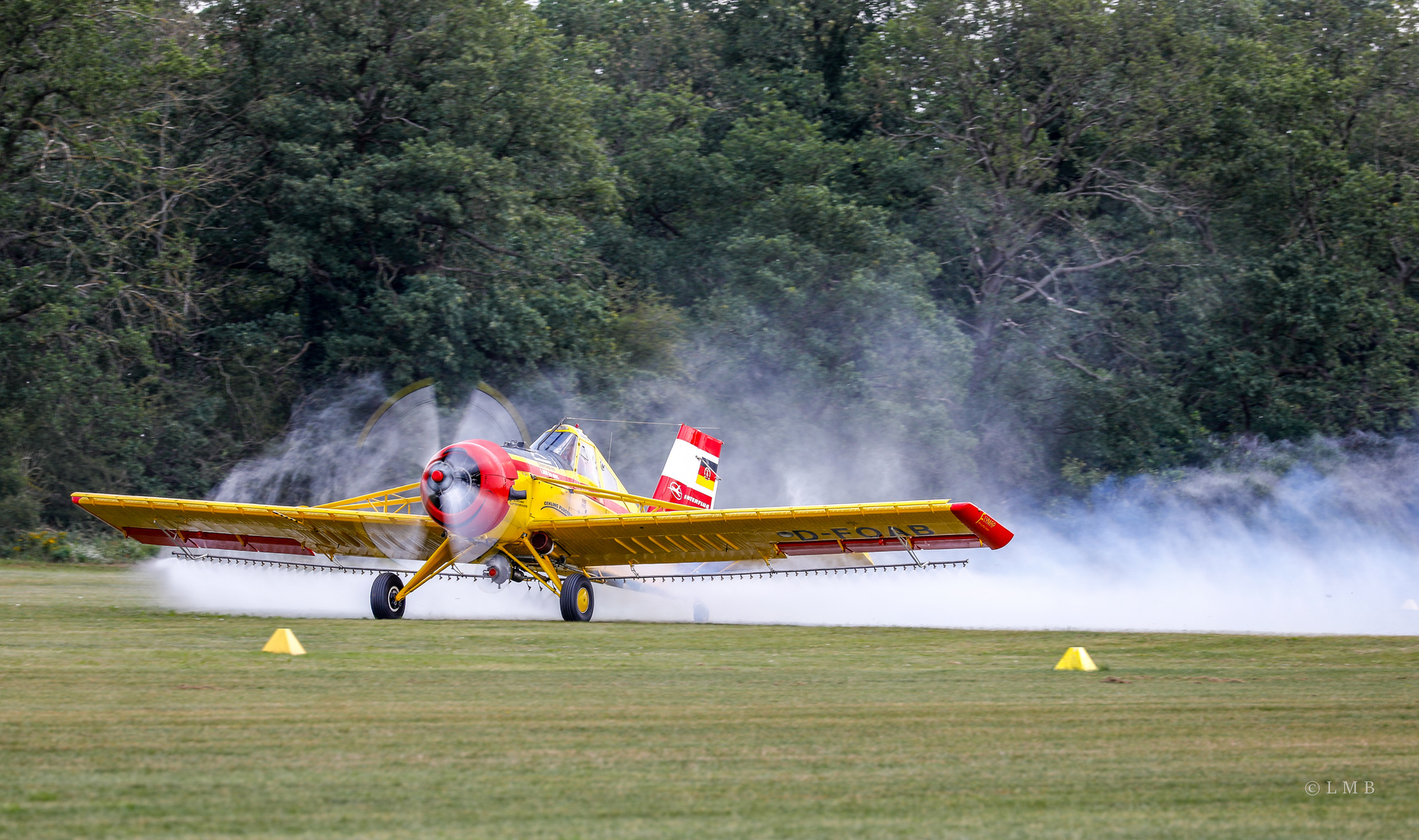 Agrarflieger-Qualm Foto & Bild | world, brandenburg, deutschland Bilder ...