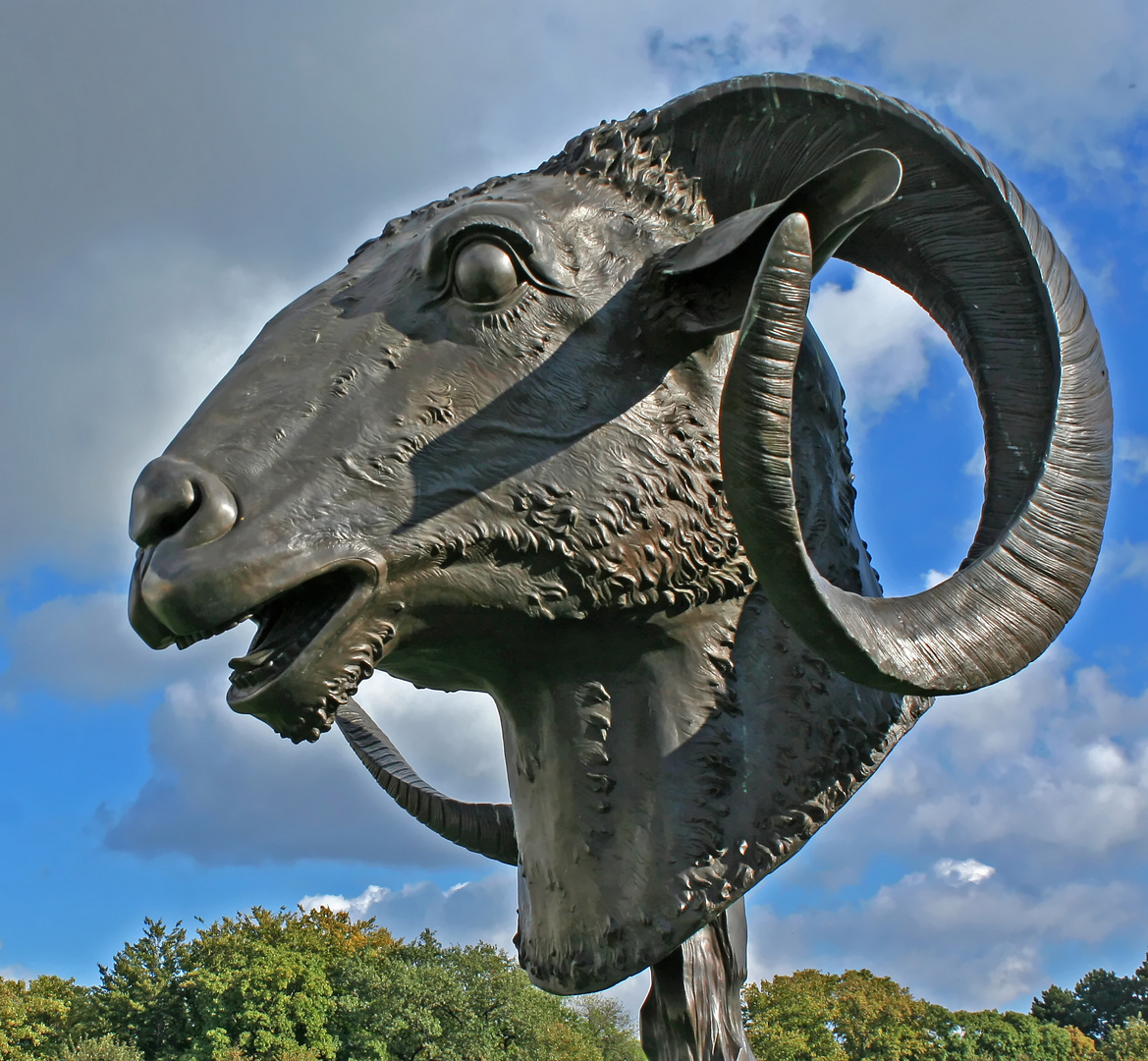 Ai Weiwei: Ziege aus dem "Circle of Animals/Zodiac Heads" im Belvedere ...