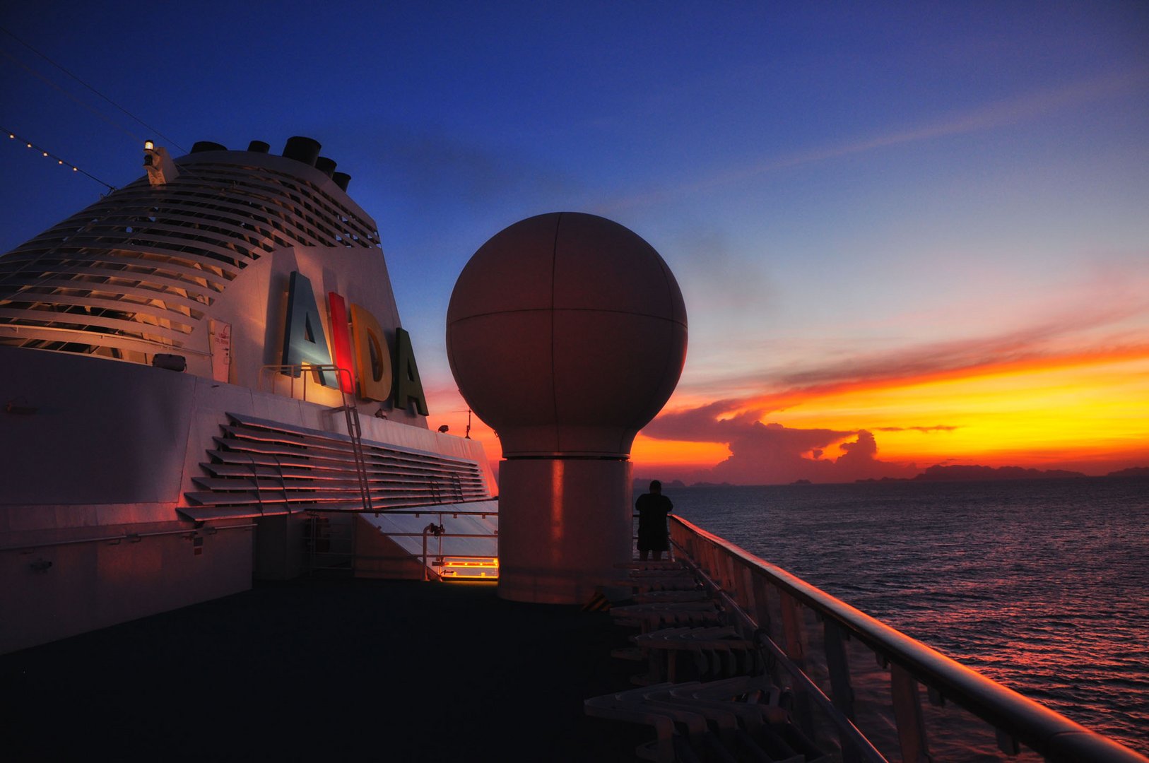 Aida Cara im Sonnenuntergang Foto & Bild | schiffe und seewege ...