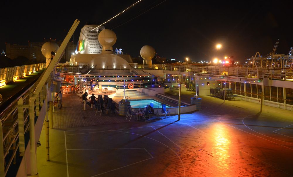 Aida Cara Pooldeck Foto & Bild | schiff, motive, kreuzfahrt Bilder auf ...