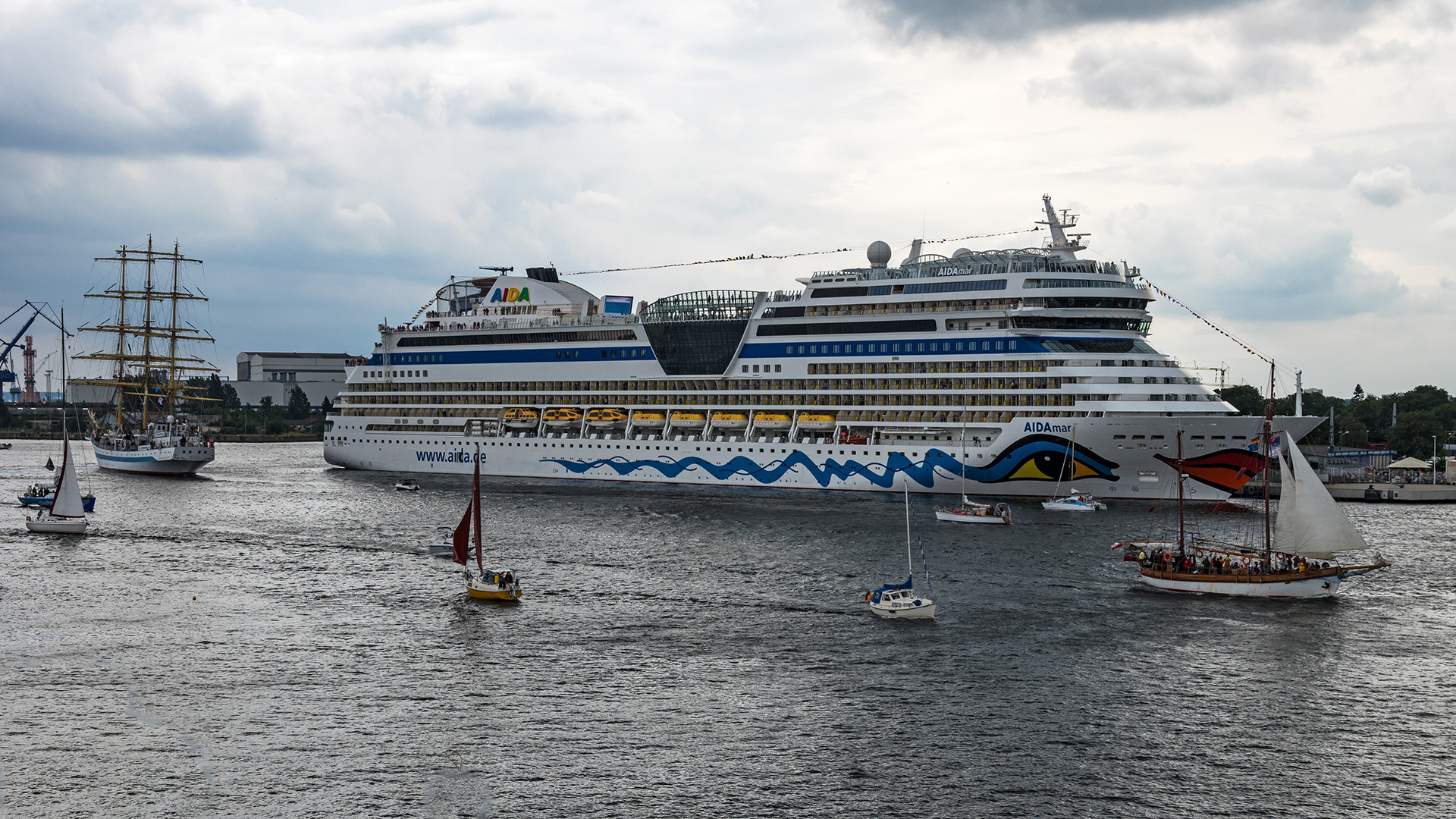AIDAmar ... Foto & Bild | warnemünde, world, mecklenburg-vorpommern ...