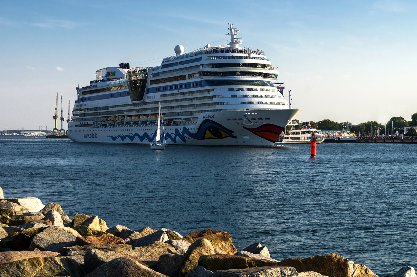 AIDAmar in Warnemünde Foto & Bild | warnemünde, world, europa Bilder ...