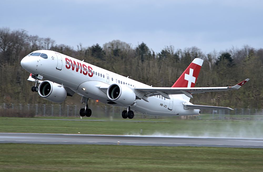 Airbus A220-300 - Swiss Foto & Bild | luftfahrt, ballone & luftschiffe ...