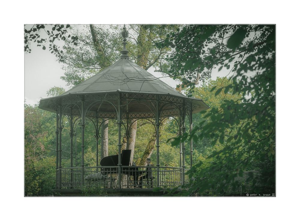 Akiko Okabe spielt John Cage Foto & Bild | kunstfotografie & kultur, musik & konzert, street ...