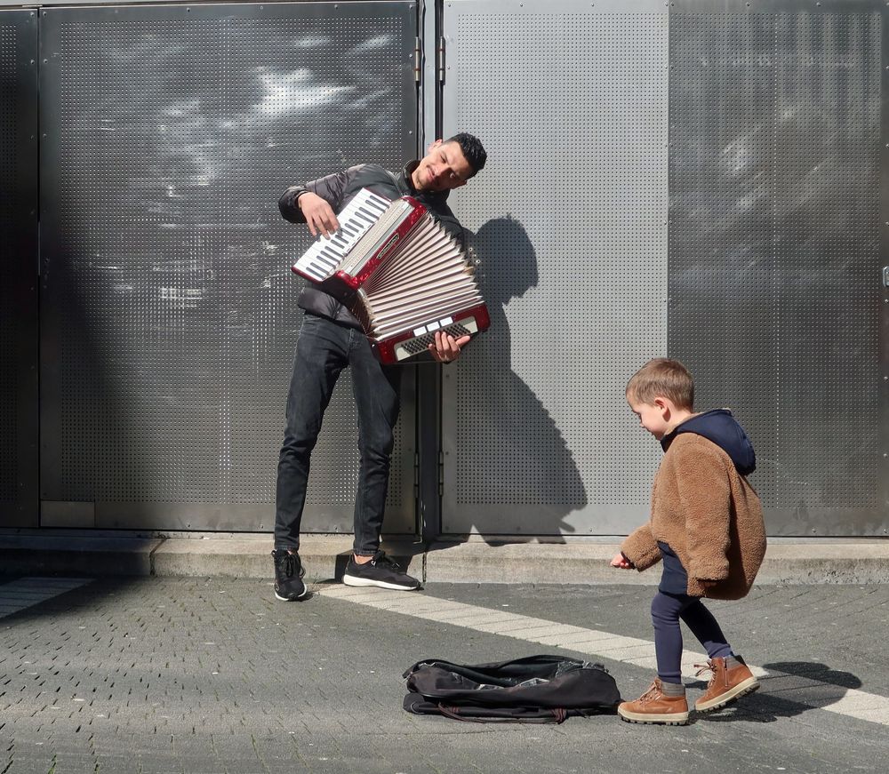 Akkordeonspieler Foto & Bild | erwachsene menschen, kinder, streetfotografie mit menschen Bilder ...