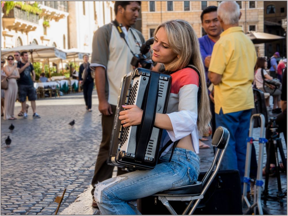 Akkordeonspielerin... Foto & Bild | italy, street, world Bilder auf fotocommunity