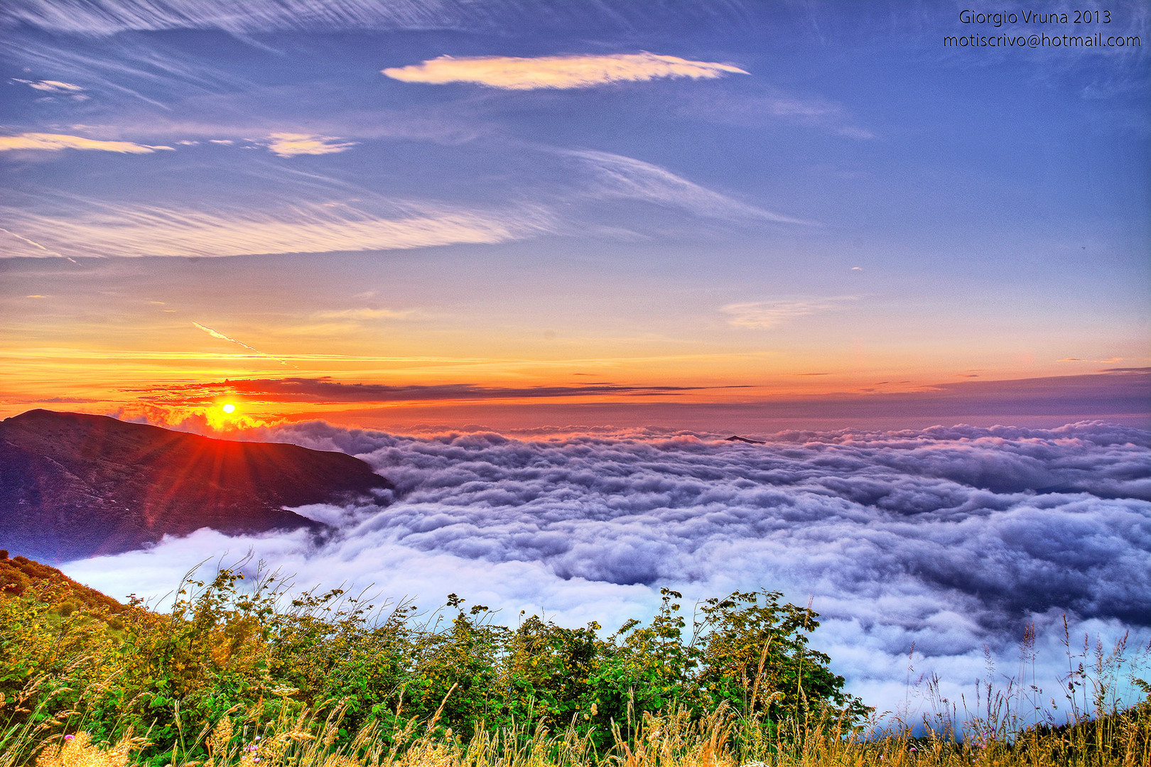 Alba sopra alle nuvole Foto % Immagini| paesaggi, albe e tramonti, alba ...