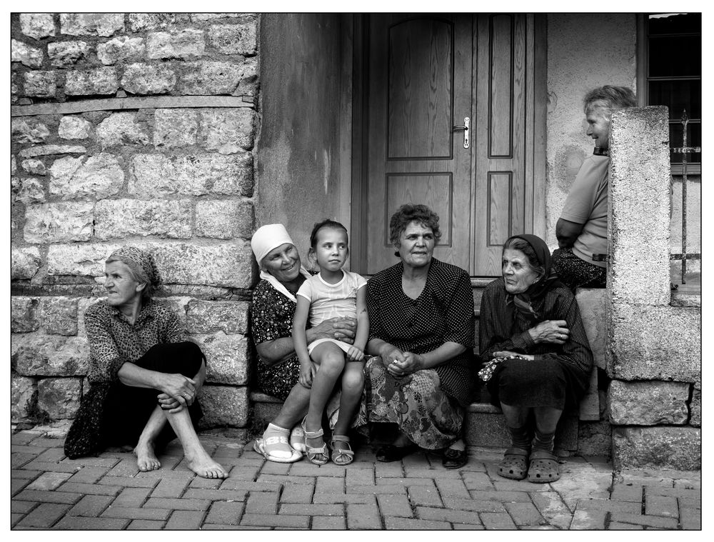 Albanische Frauen Foto & Bild | erwachsene, mehrere menschen, generationen Bilder auf fotocommunity