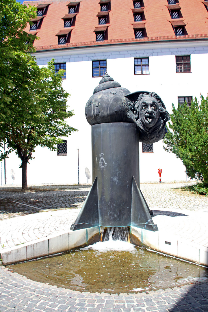 Albert Einstein mit Rakete Statue vor dem Zeughaus in der Altstadt von ...