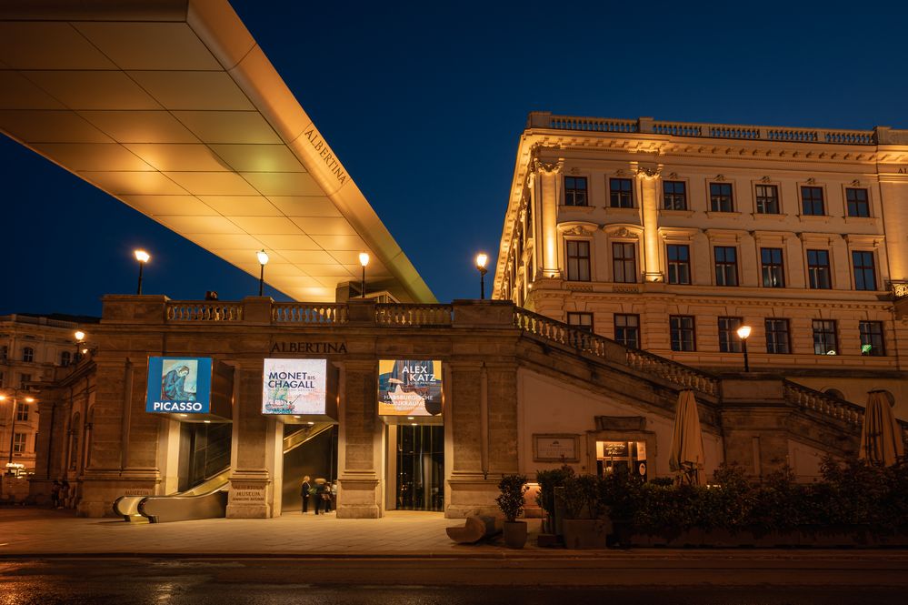 Albertina zur blauen Stunde Foto & Bild | city, world, nacht Bilder auf ...