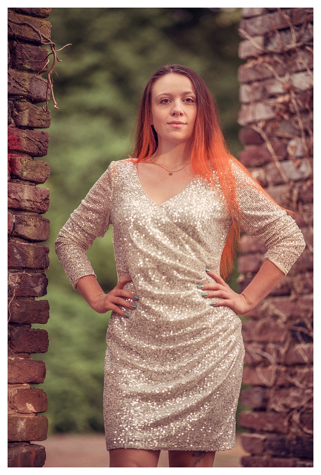 Alina im Durchgang Foto & Bild | alina Bilder auf fotocommunity