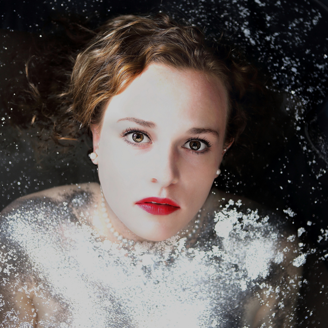 Alina, silver girl Foto & Bild | portrait, portrait frauen, indoor ...