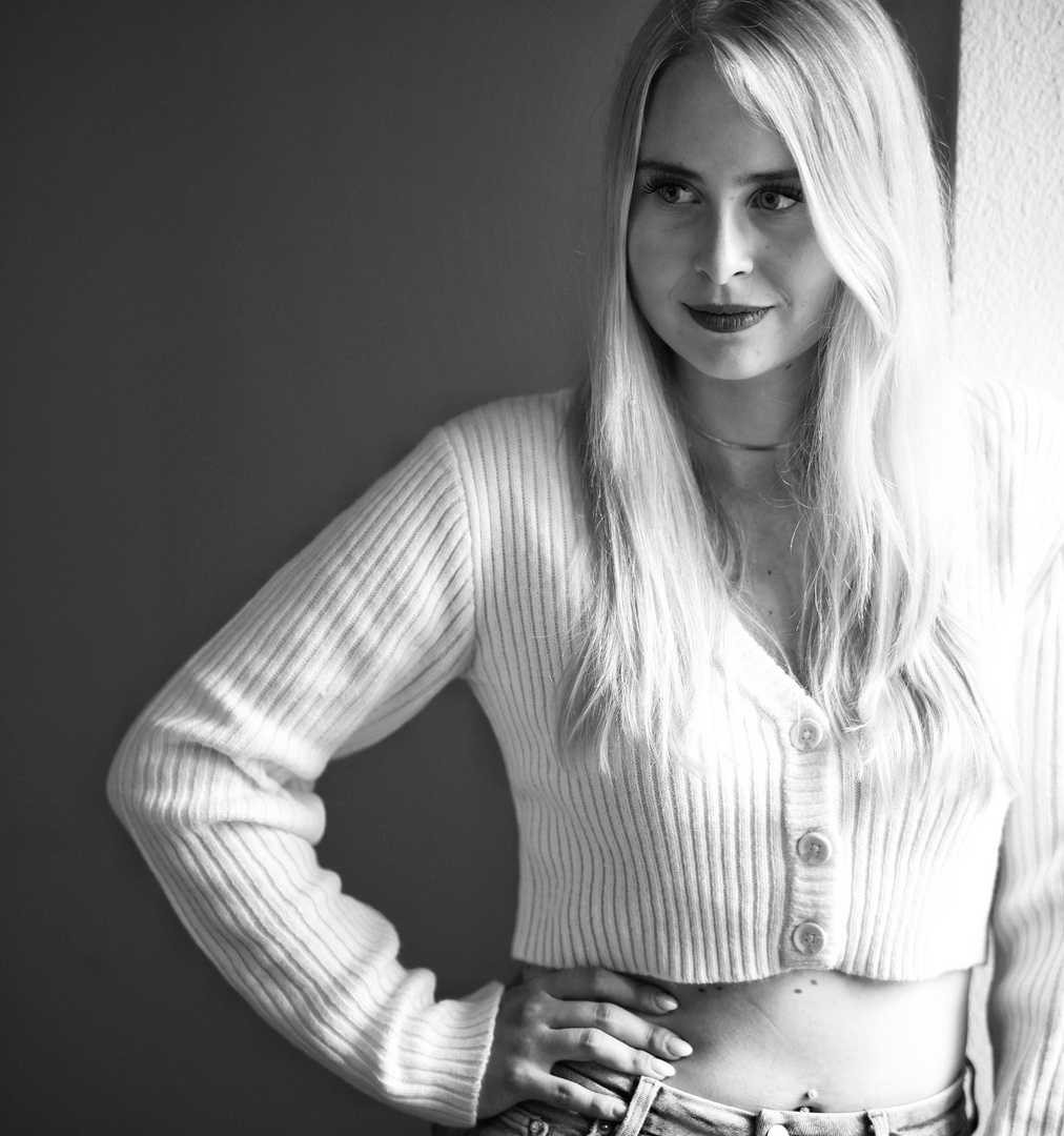 Alissa am Fenster Foto & Bild | portrait, portrait frauen, outdoor ...