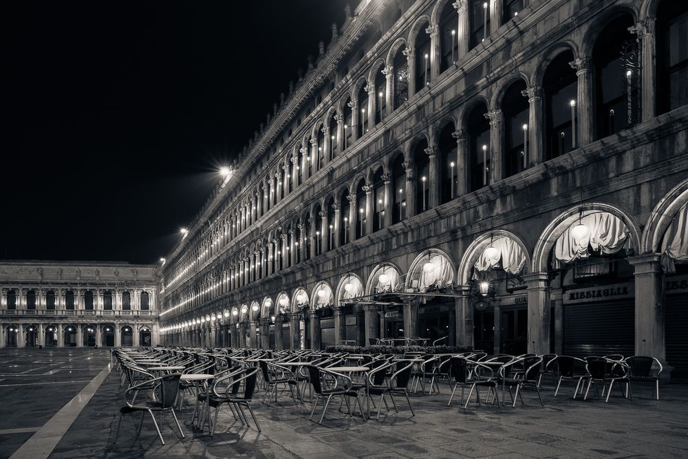 Allein auf dem Markusplatz Foto & Bild | city, italy, world Bilder auf ...