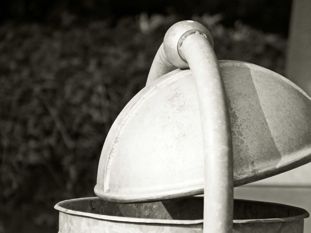 alles für die Tonne Foto & Bild | konzept- fotografie, monochrom, bearbeitungs - techniken ...