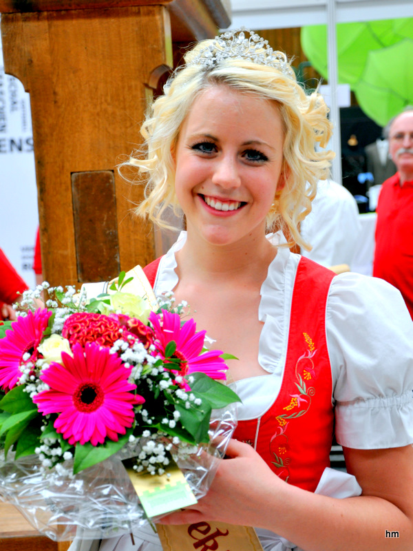 Allgäuer Royals II . Käsekönigin Mona Weber Foto & Bild | erwachsene ...